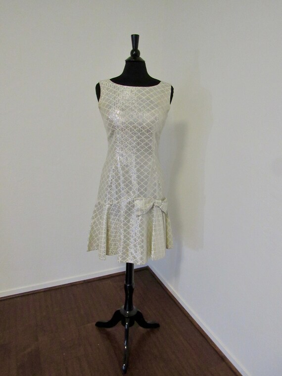 Ultra Mod 1960s Curve-hugging, Metallic Silver Diamon… - Gem