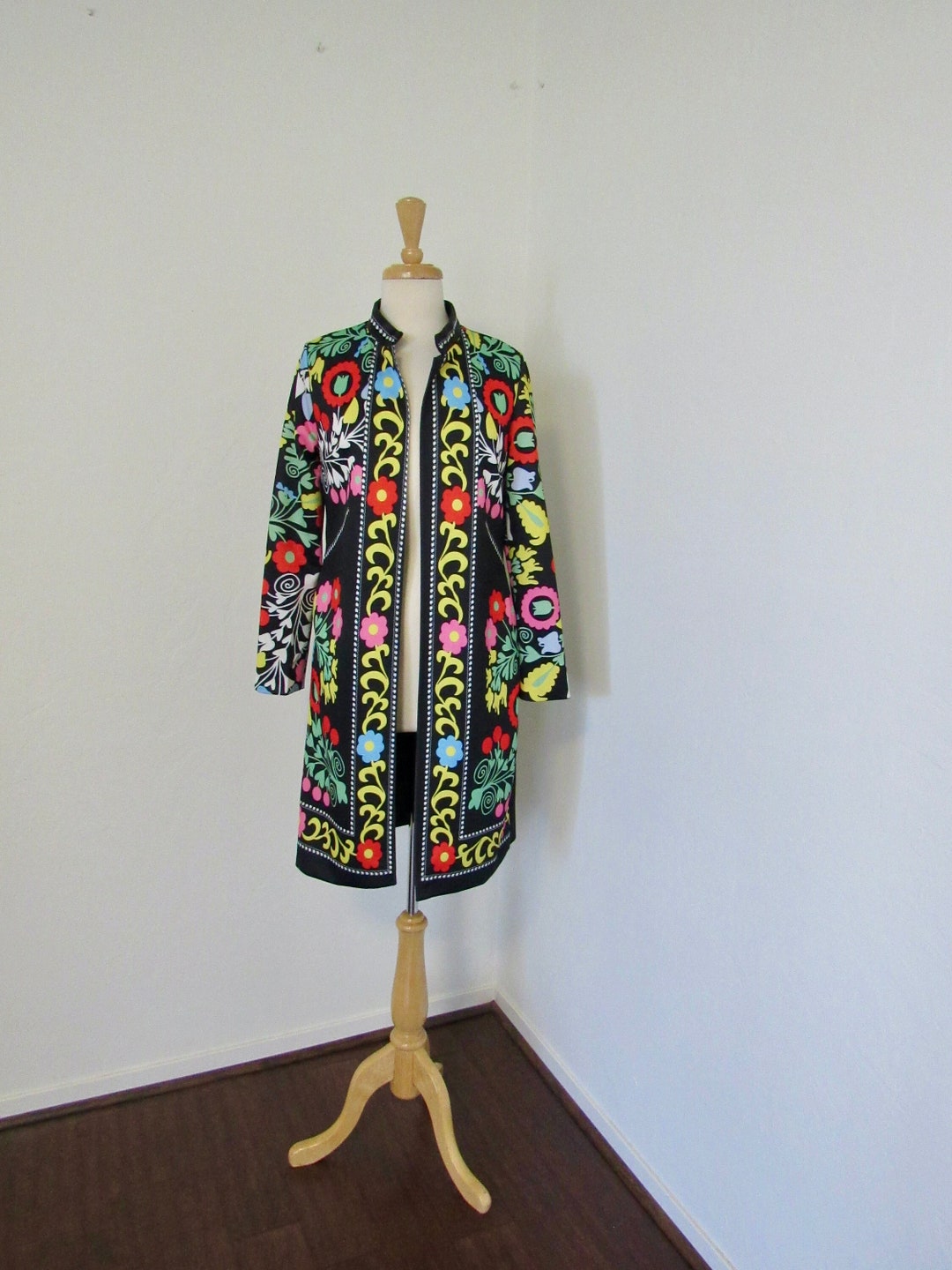 Eye-catching, Mod, 1960s-70s (?) Bold, Multicolored Floral Design on ...