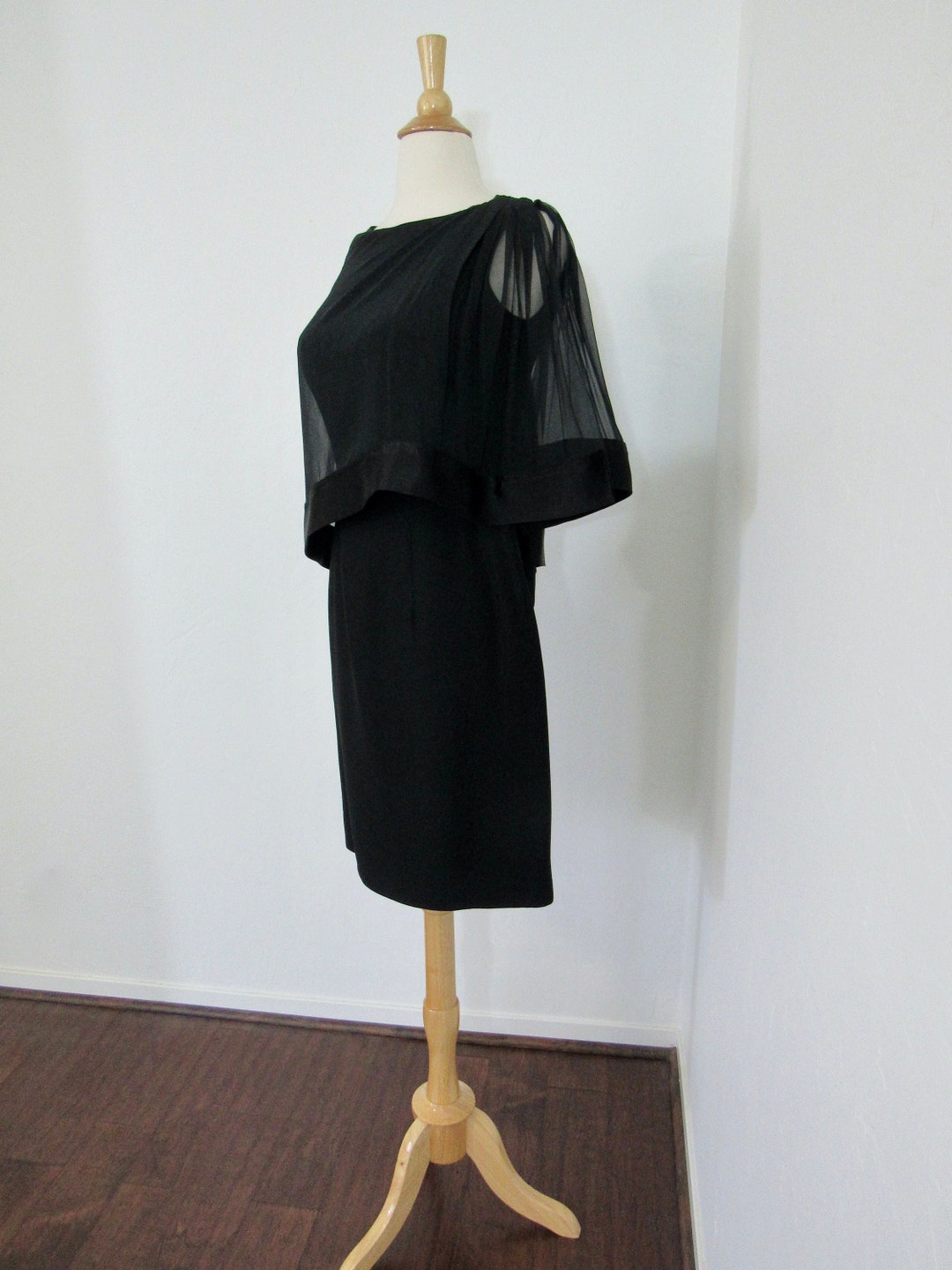 Sexy, Sophisticated, Early 1960s Lilli Diamond Curve-hugging Black ...