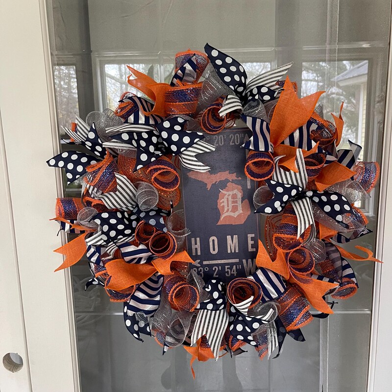 Tiger Wreath - Etsy