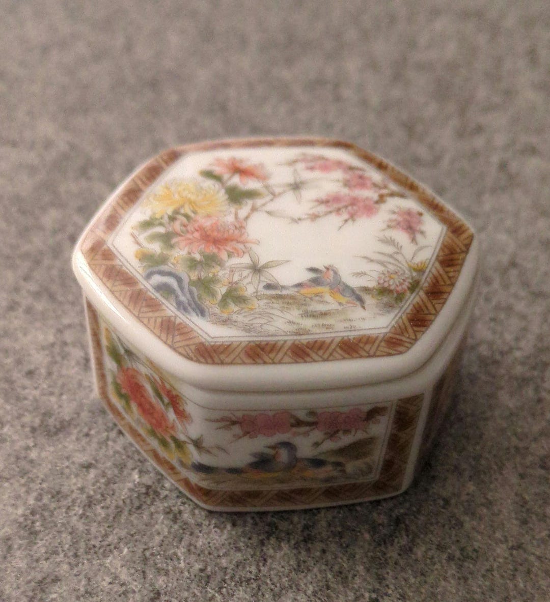 Small Japanese Porcelain Box With a Beautiful Oriental Design and Very ...
