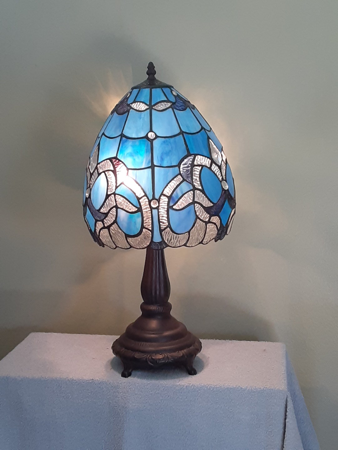 Stained Glass Lamp - Tiffany Style - Abstract Floral Pattern - Accent ...