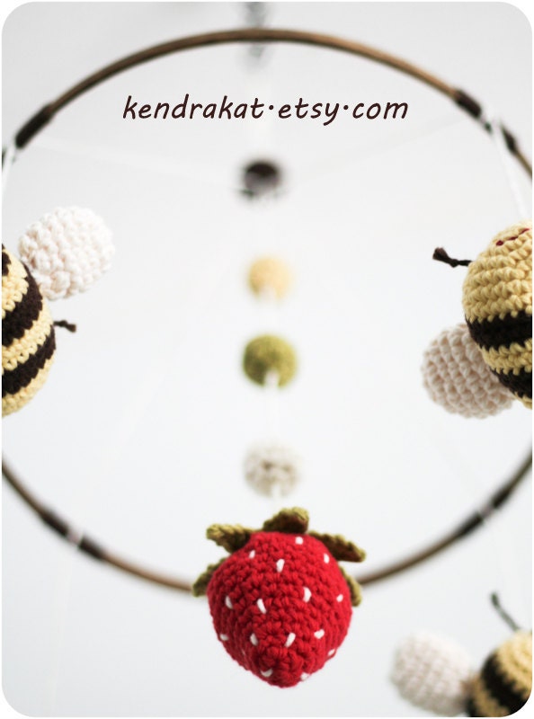 The Bee's Mobile Crochet Pattern - Etsy