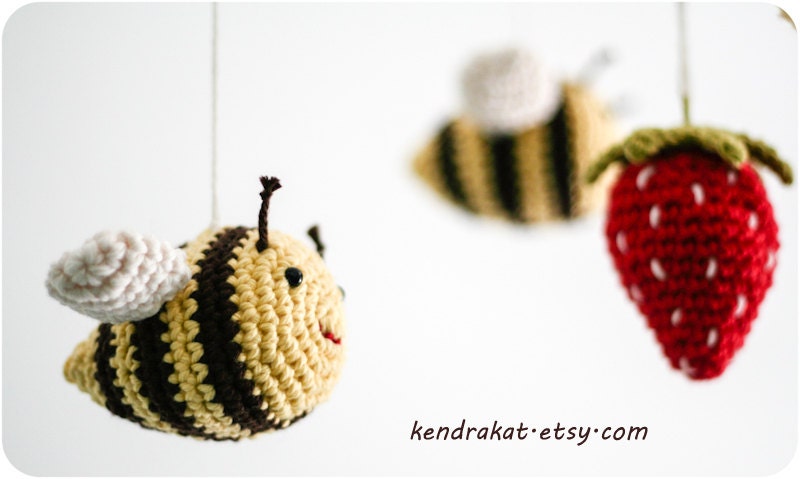 The Bee's Mobile Crochet Pattern - Etsy