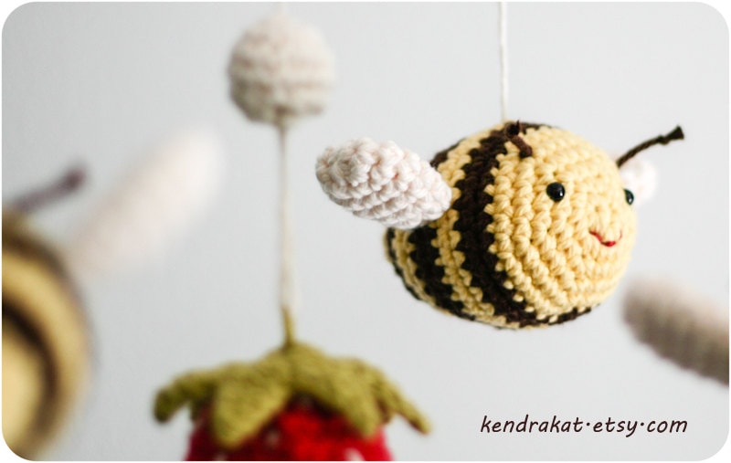 The Bee's Mobile Crochet Pattern - Etsy