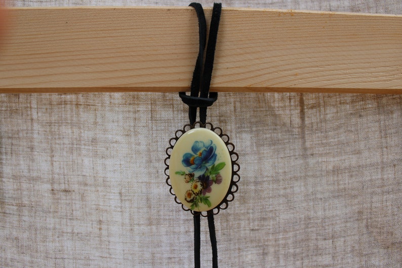Vintage Floral Cameo Bolo Tie - Etsy