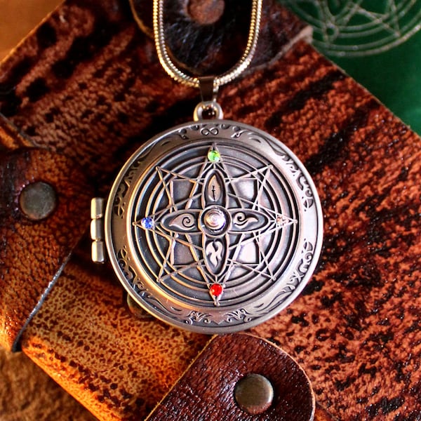 Compass Locket - Etsy