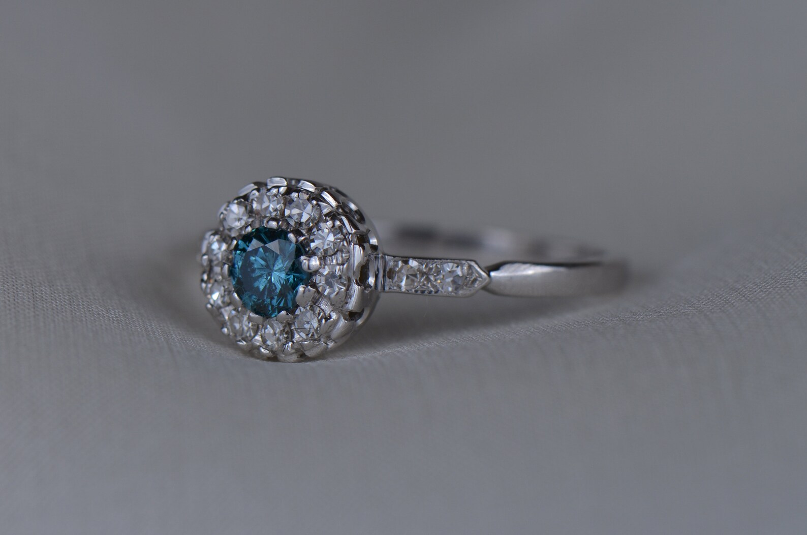 Dainty Blue Diamond Flower Ring (18K White Gold) - Etsy