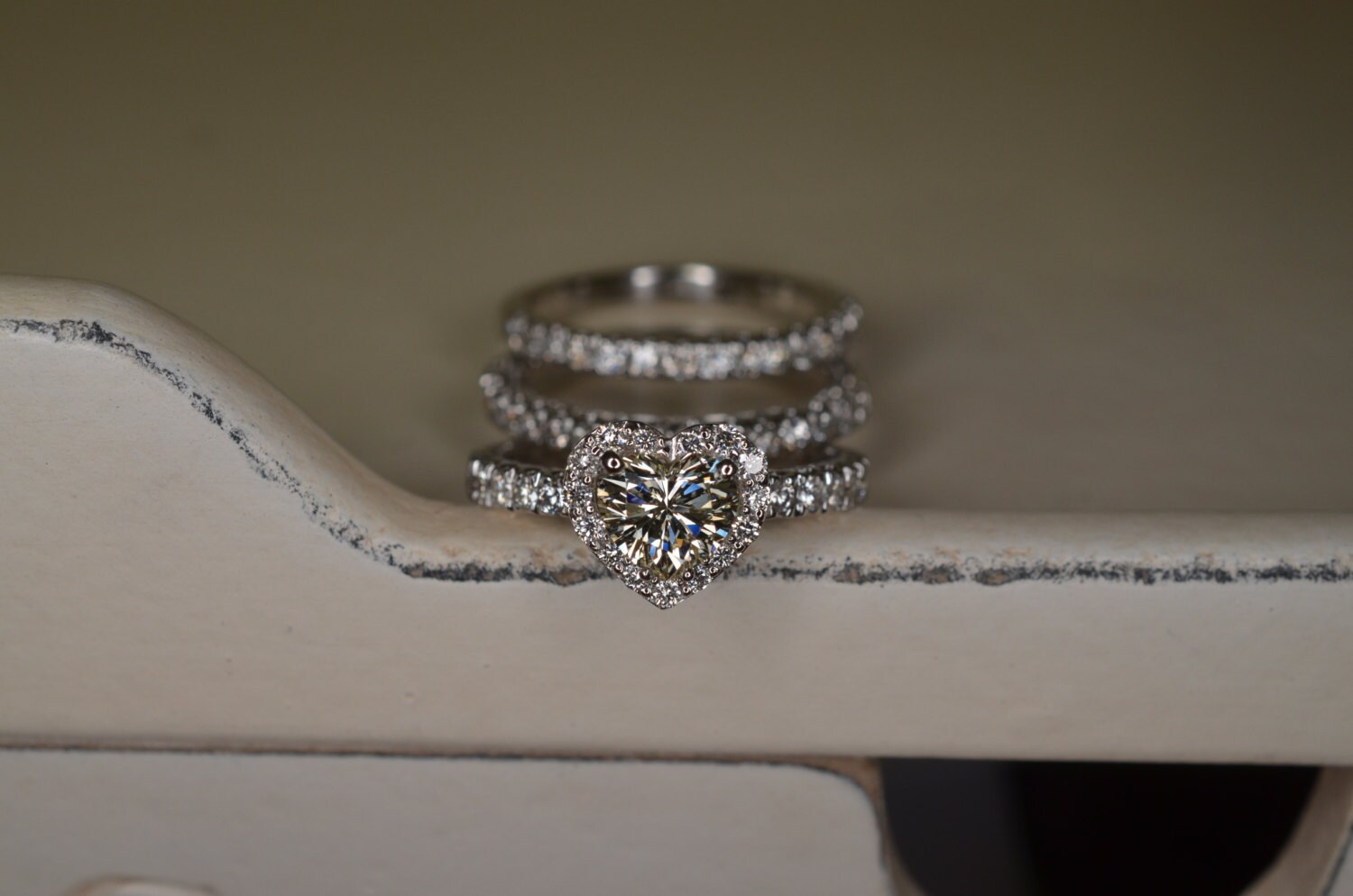 Heart-shaped Diamond Engagement Ring and Wedding Band Set (18K White ...