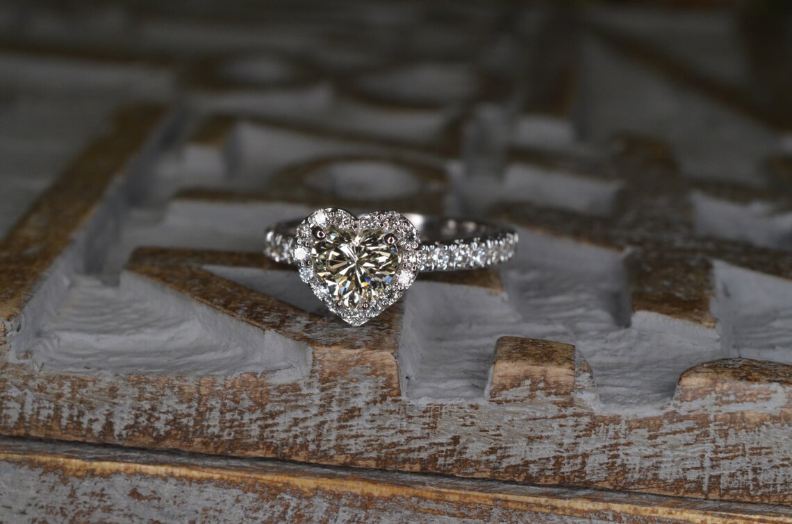 Heart-shaped Diamond Engagement Ring and Wedding Band Set 18K - Etsy