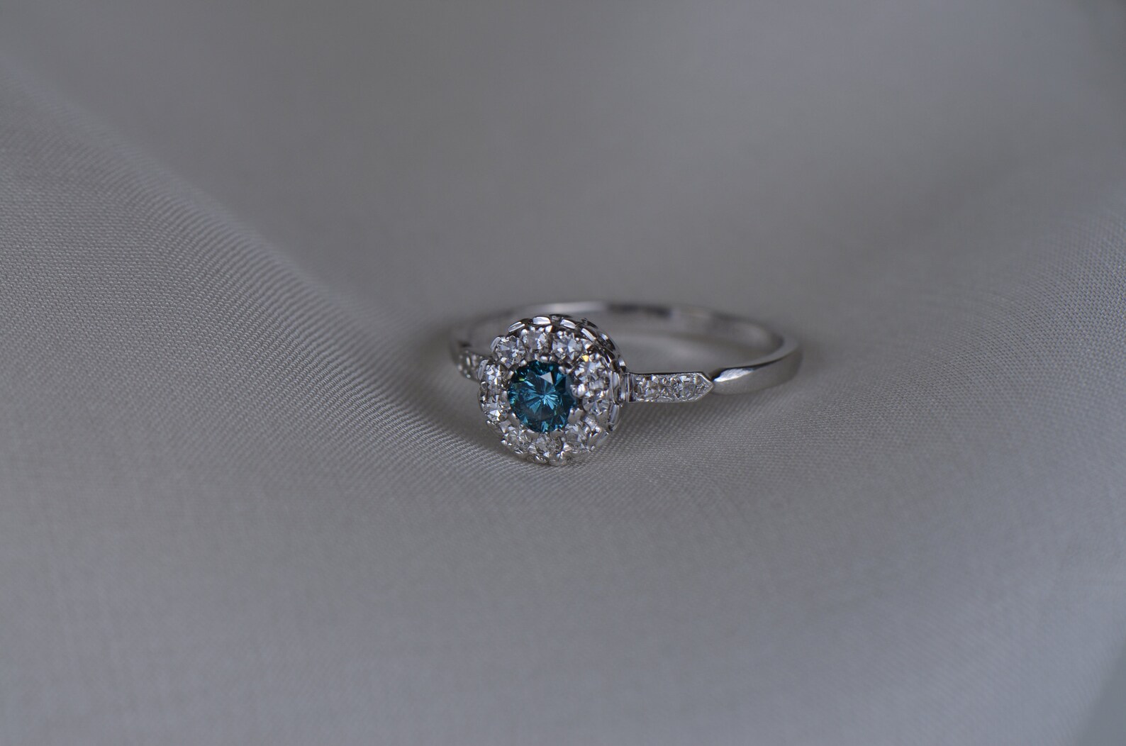 Dainty Blue Diamond Flower Ring (18K White Gold) - Etsy