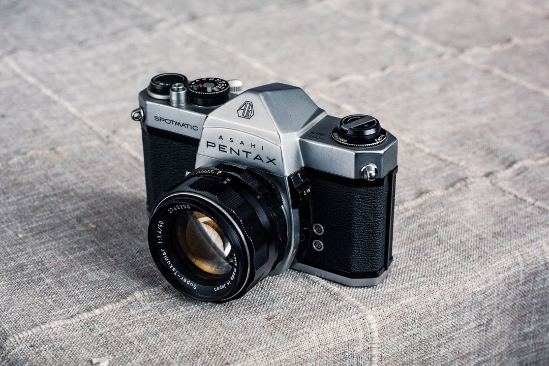 Working Vintage Pentax Spotmatic SP 35mm Film SLR Camera With Lens ...