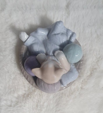 Lladró Figurine, NAO Cat in Basket With Wool and Blanket #1407, NAO ...