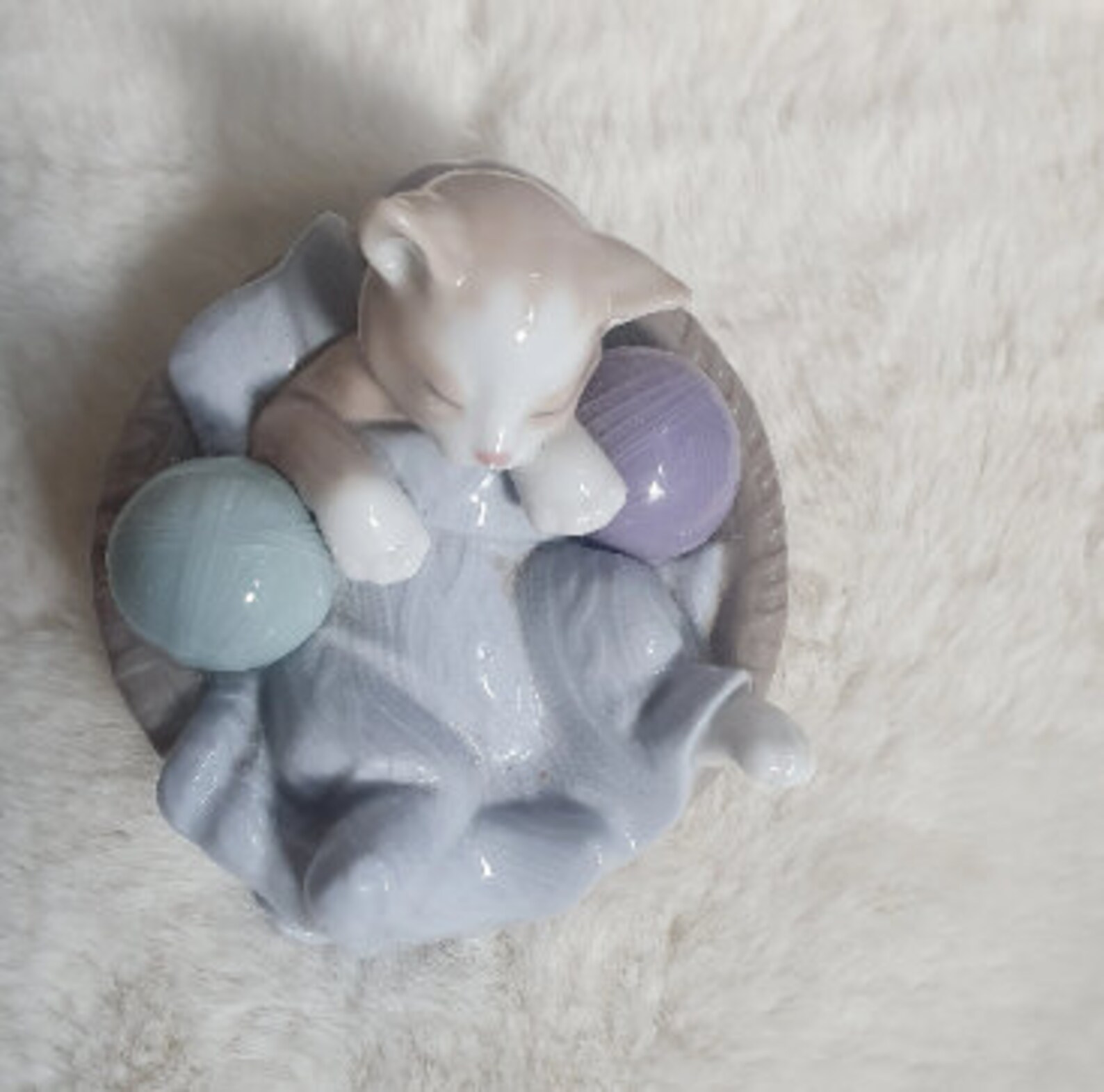 Lladró Figurine, NAO Cat in Basket With Wool and Blanket #1407, NAO ...