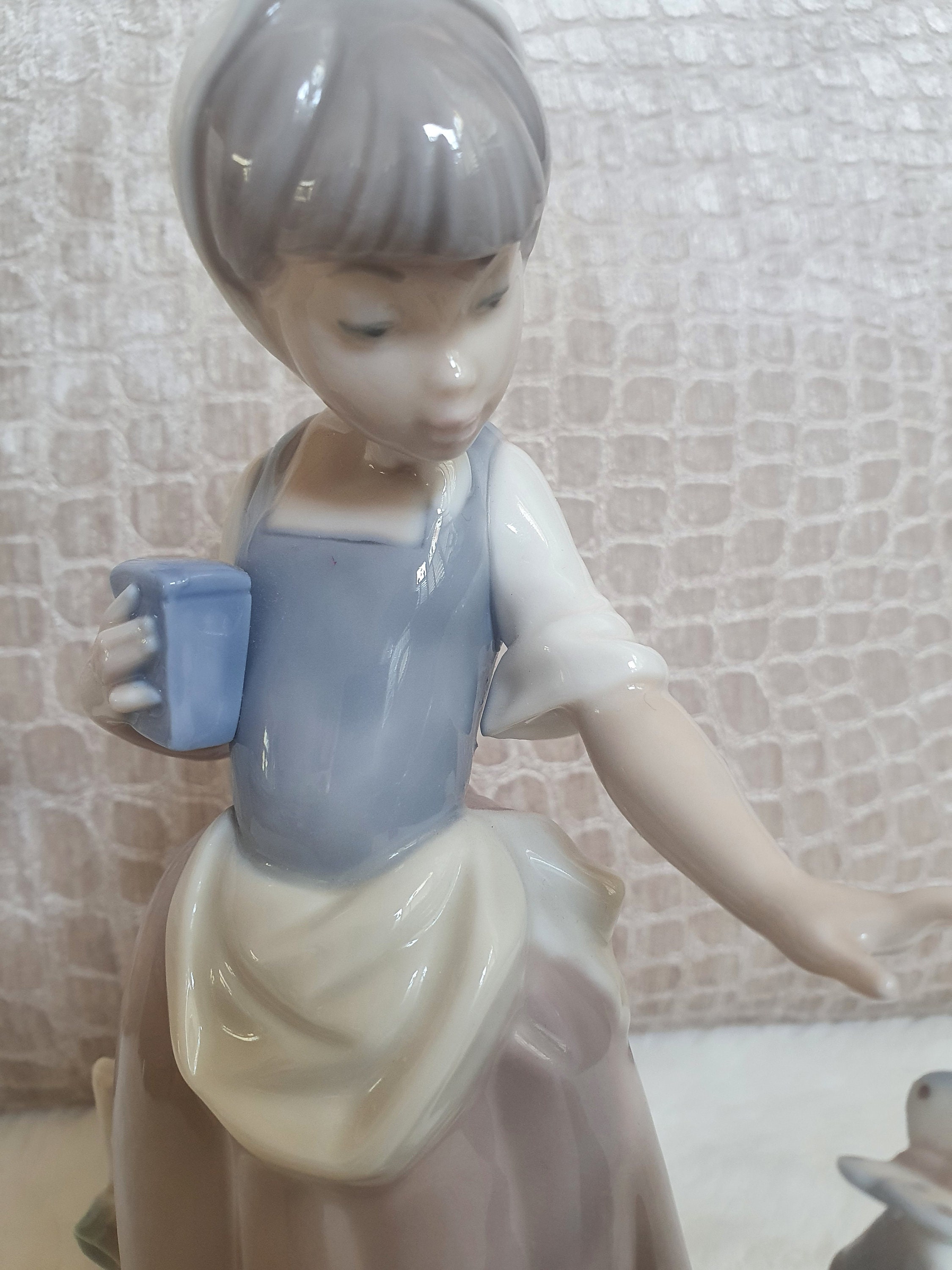 Lladro Figurines Retired 00181 'girl With Butterfly' Vintage Gift ...