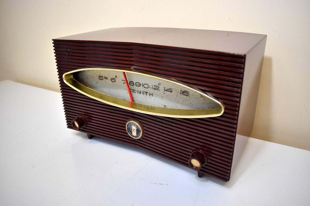 Burgundy Zenith Vacuum Tube Radio: 1956 Mid-century Model A615F - Etsy