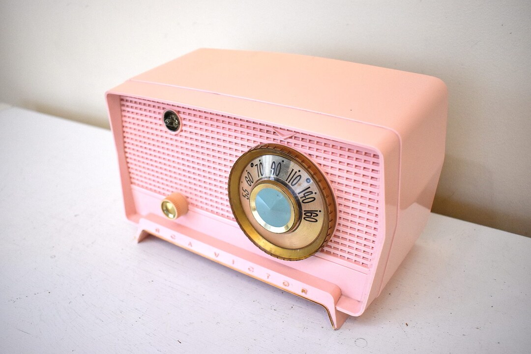Peggy Pink 1956 RCA Victor Model 8-X-6F AM Vacuum Tube Radio Rare Color ...