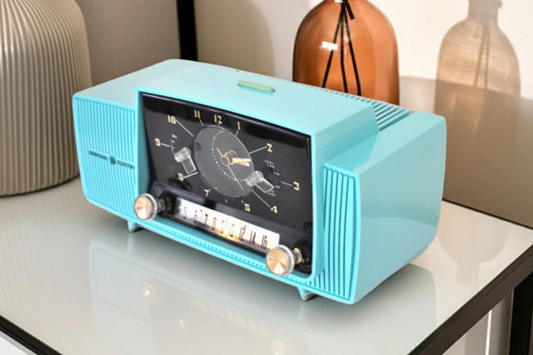 Ocean Turquoise Mid Century 1957 General Electric Model C-417C Vacuum ...