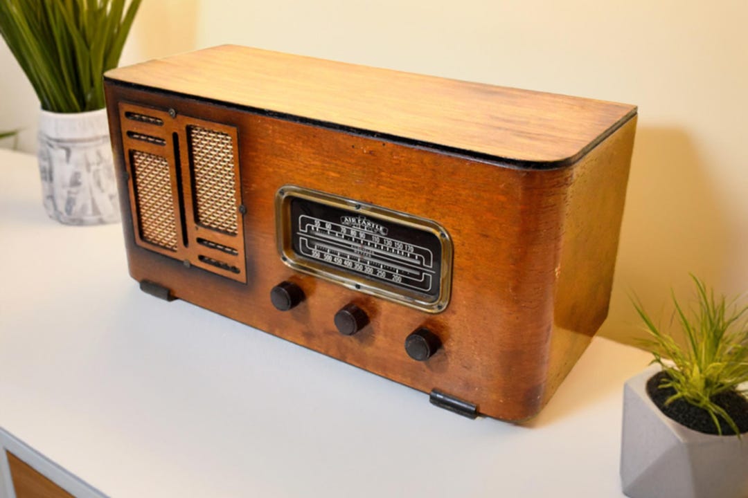 Artisan Crafted Wood 1942 Aircastle Model 751 Vacuum Tube AM Radio ...