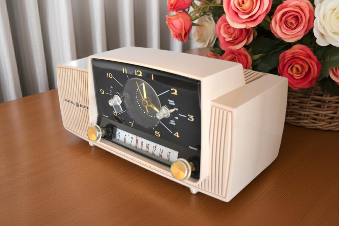 Duchess Pink Mid Century 1959 General Electric Model C-434B Vacuum Tube ...