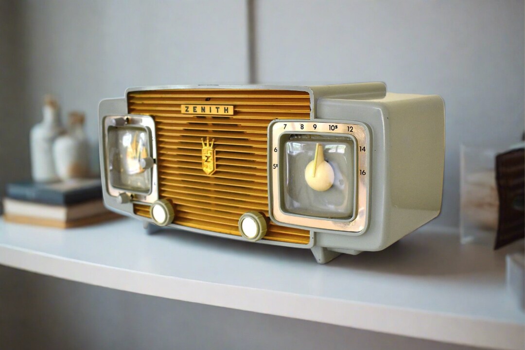 Gull Gray and Gold 1953 Zenith Model L622 AM Vacuum Tube Radio Rare ... Gull Gray and Gold 1953 Zenith Model L622 AM Vacuum Tube Radio Rare ...