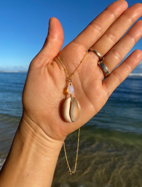 Concha de vaca Kauai y piedra de ópalo en una cadena de - Etsy México