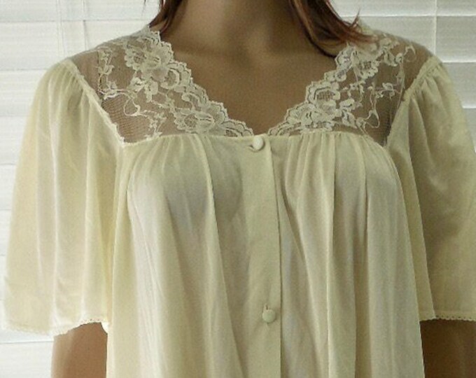 Vintage NYLON Housecoat VASSARETTE Pale Yellow Housecoat Button up ...