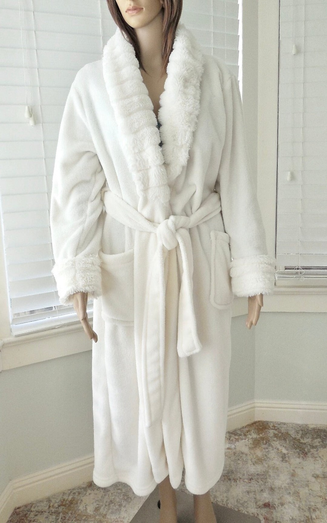 Women PLUSH Robe CAROLE HOCHMAN Long White Robe Fluffy Shawl Collar ...