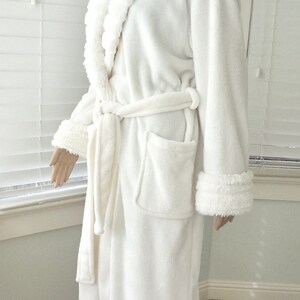 Women PLUSH Robe CAROLE HOCHMAN Long White Robe Fluffy Shawl Collar ...