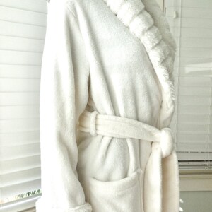 Women PLUSH Robe CAROLE HOCHMAN Long White Robe Fluffy Shawl Collar ...