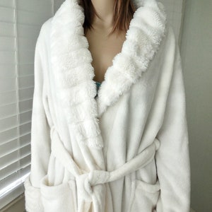 Women PLUSH Robe CAROLE HOCHMAN Long White Robe Fluffy Shawl Collar ...