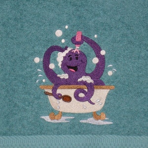 BATHING OCTOPUS Bath Towel Colorful Octopus in a Bathtub Holding ...
