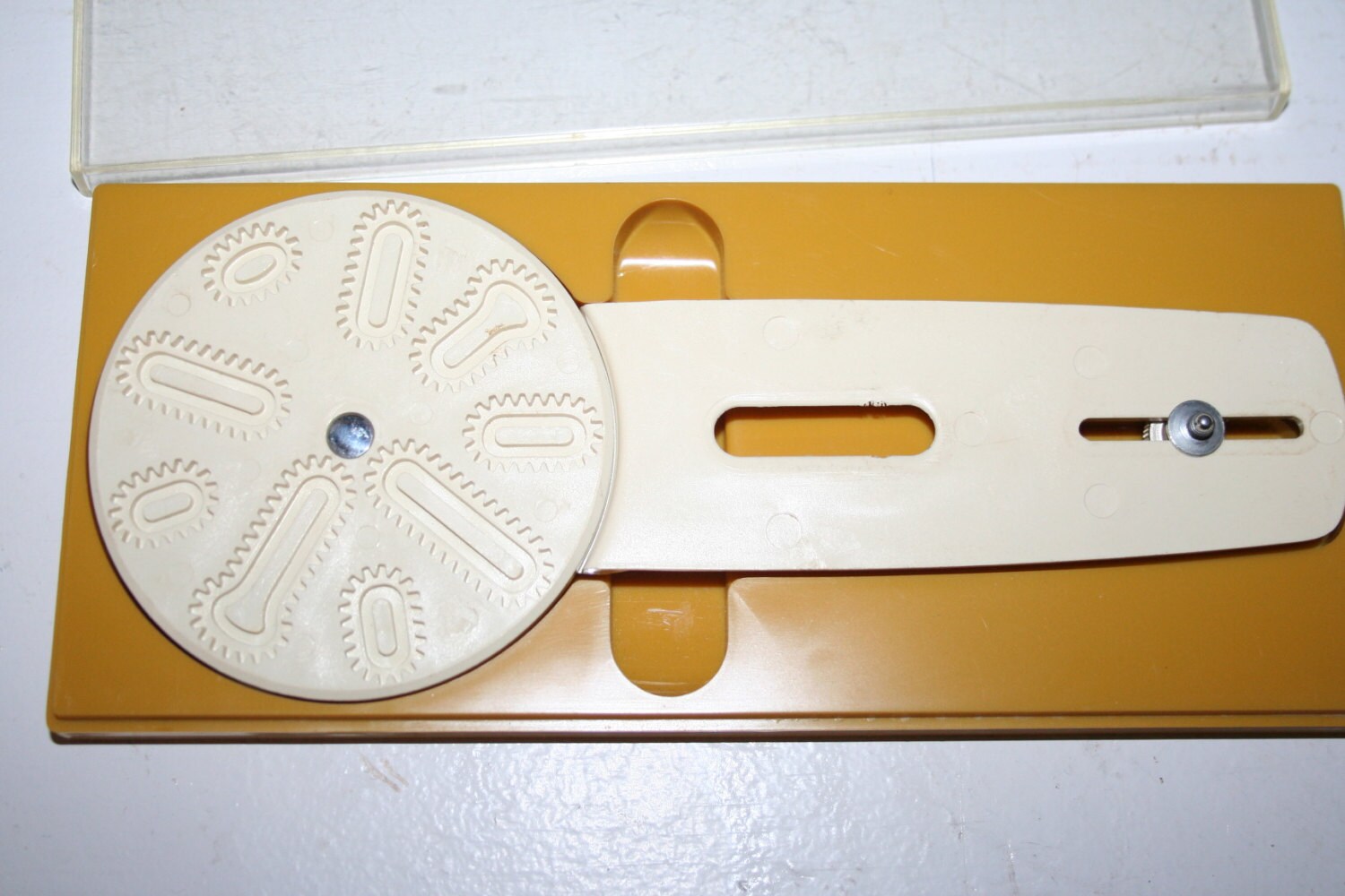 Vintage KENMORE Buttonhole Attachment With 9 Built-in Rotary Templates ...