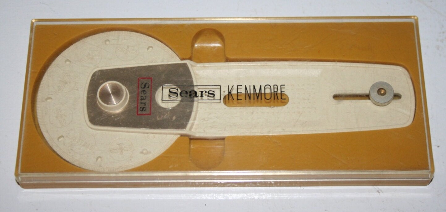Vintage KENMORE Buttonhole Attachment With 9 Built-in Rotary Templates ...