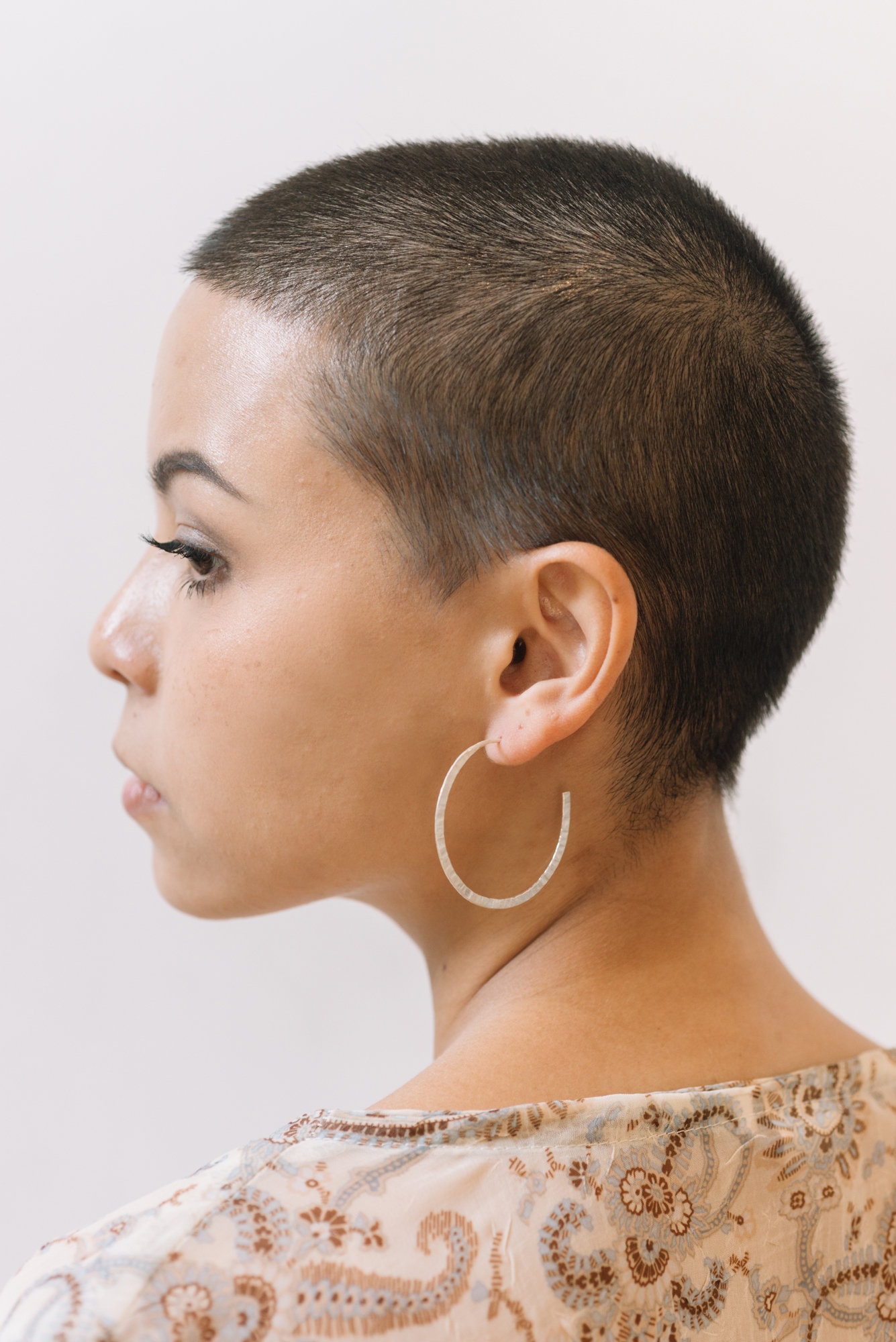 Handmade loop earrings in hammered silver wire E0112 | Etsy