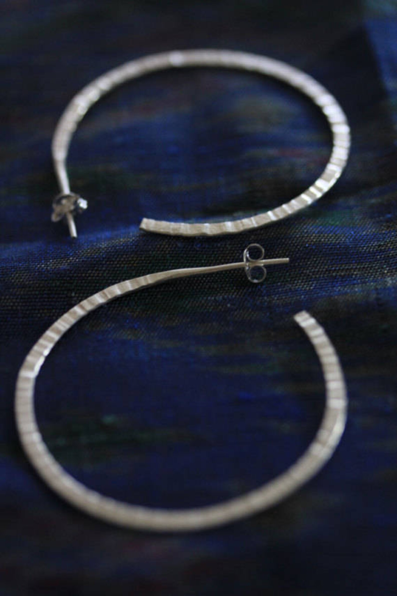 Handmade Loop Earrings in Hammered Silver Wire E0112 - Etsy