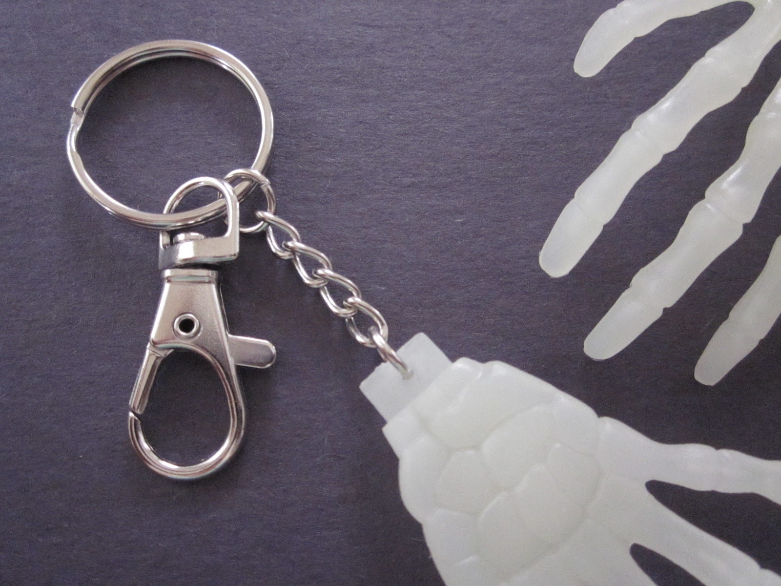 Glow in the Dark Creepy Skeleton Key Chain/ Dia De Los - Etsy UK