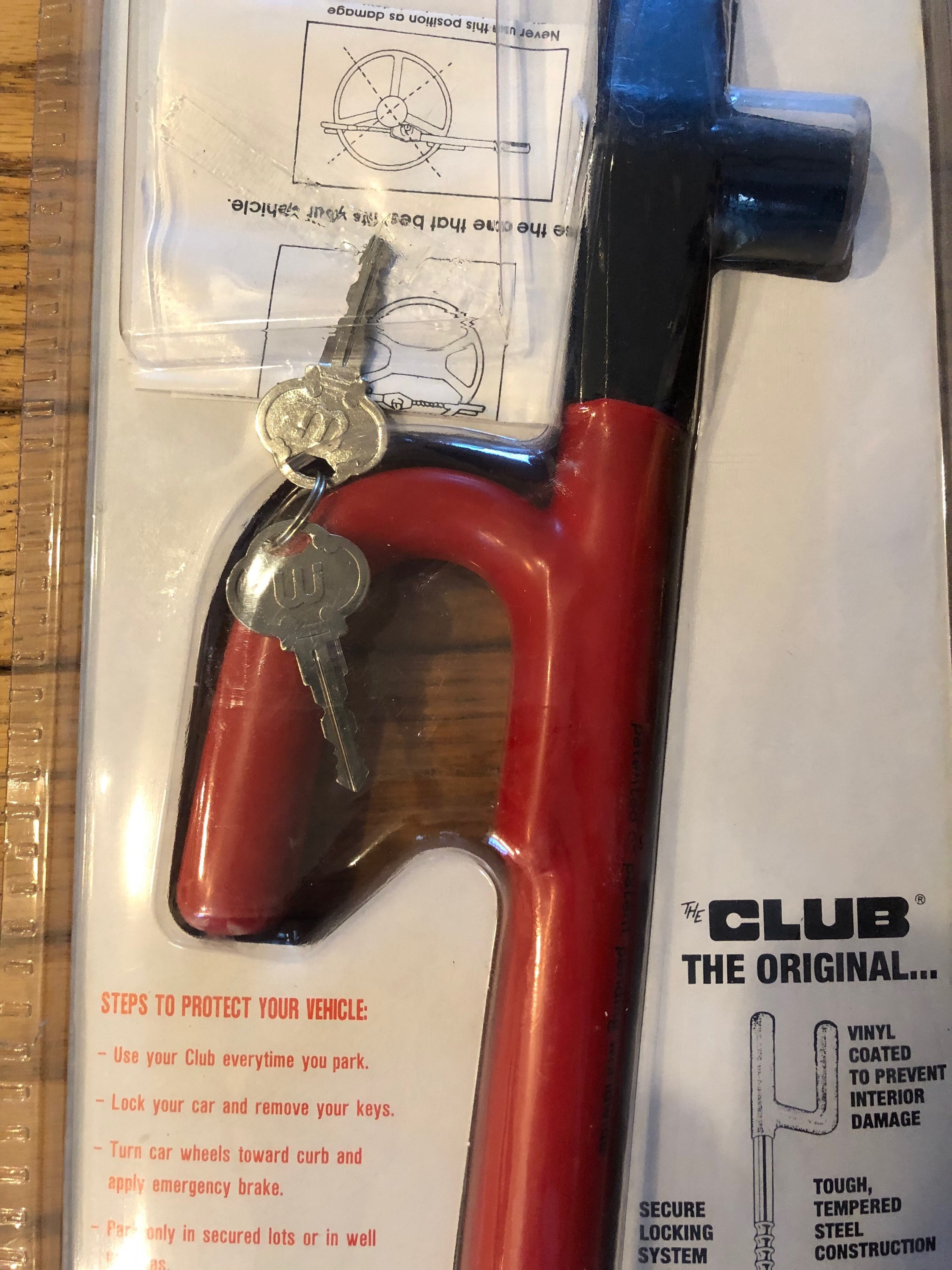 The CLUB Steering Wheel Lock Red - Model 1000 - 2 Keys - New in Package ...