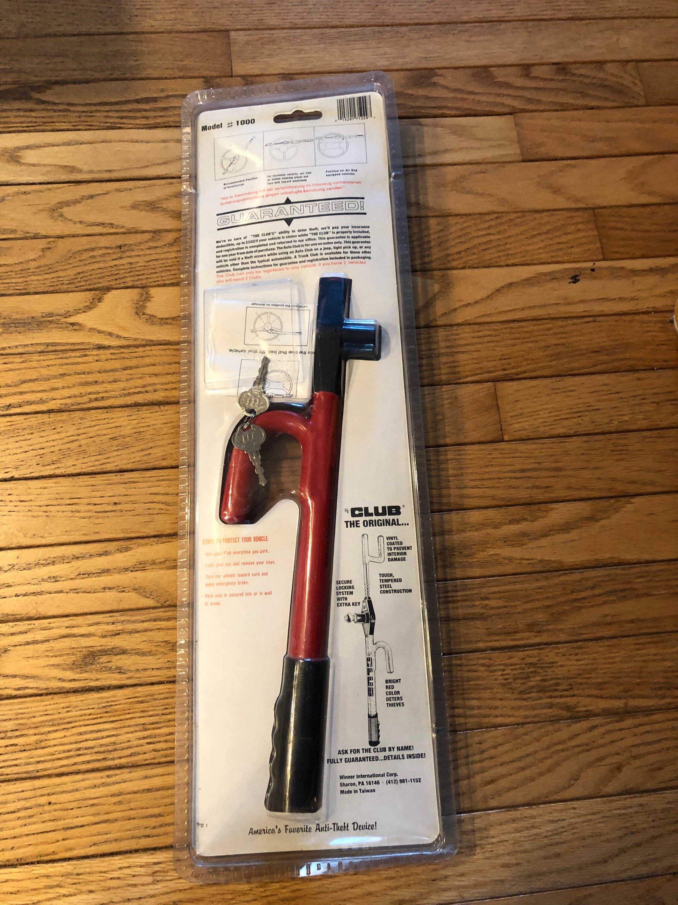 The CLUB Steering Wheel Lock Red - Model 1000 - 2 Keys - New in Package ...