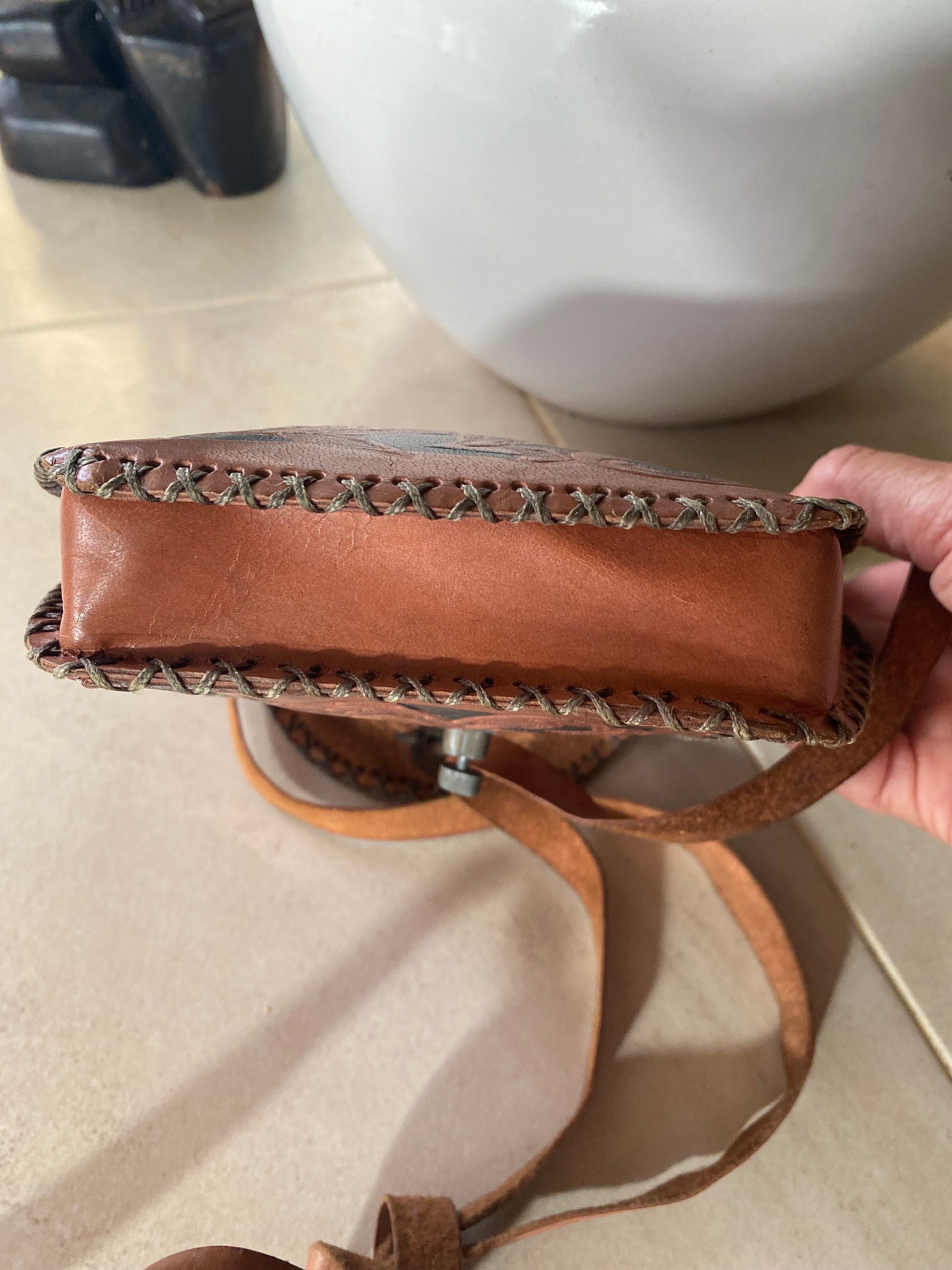 70s Tooled Leather Small Shoulder Bag Deer/antlers Woodstock 70s Tooled Leather Small Shoulder Bag Deer/antlers Woodstock