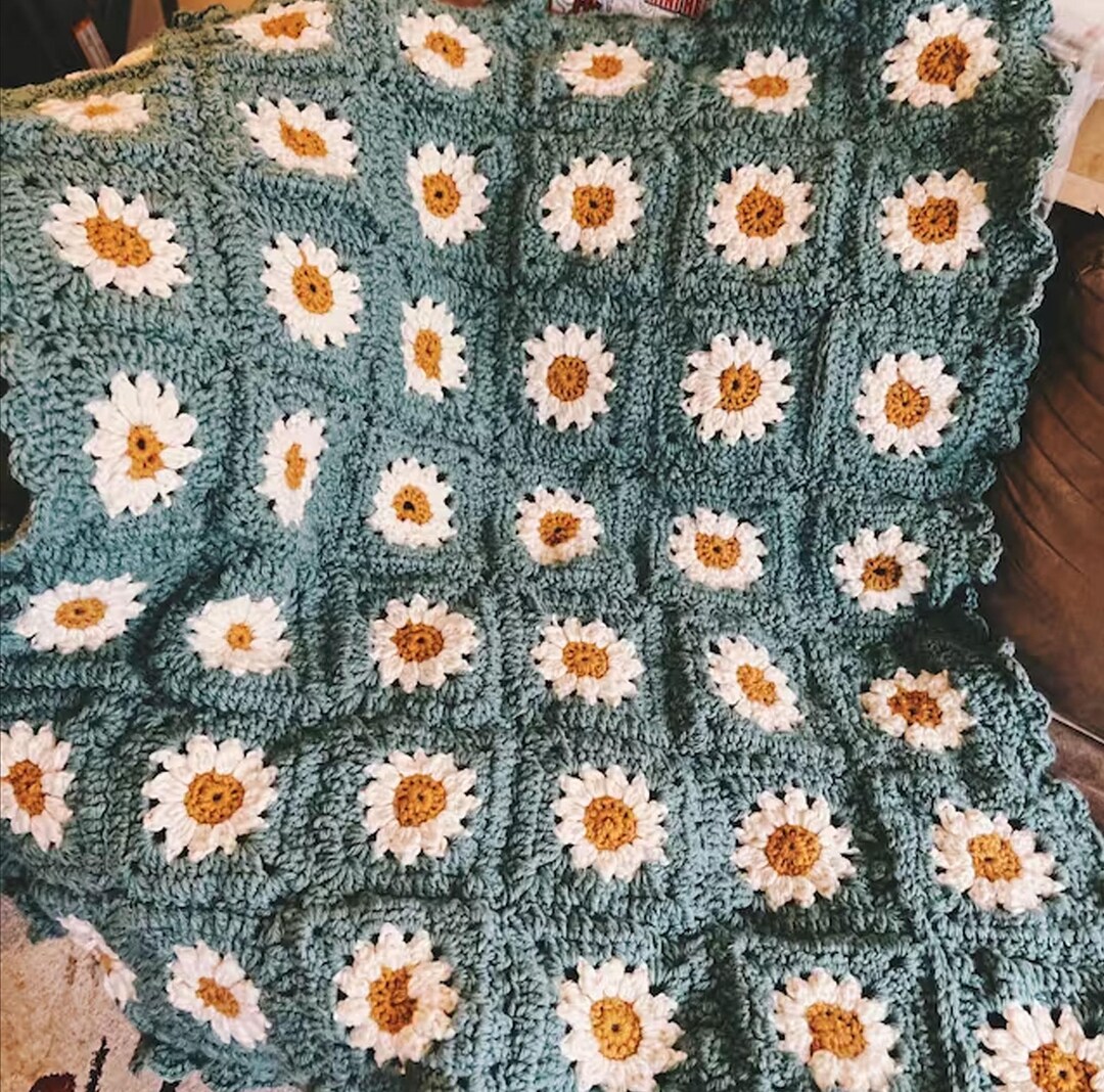 Cozy Days Daisy Blanket