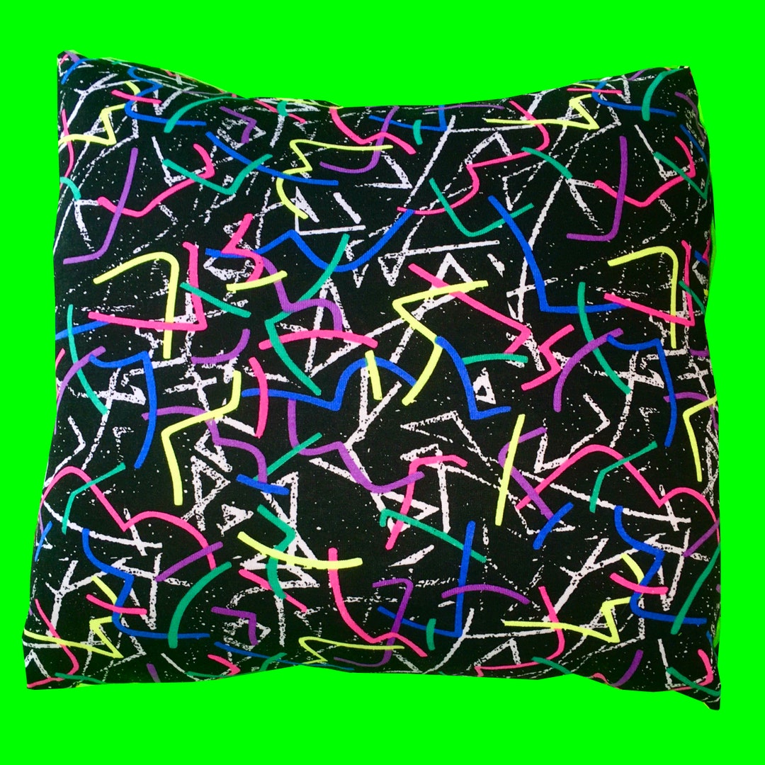 Wonderland Mall Pillow/ 80's Pillow/ Retro Vintage Pillow - Etsy