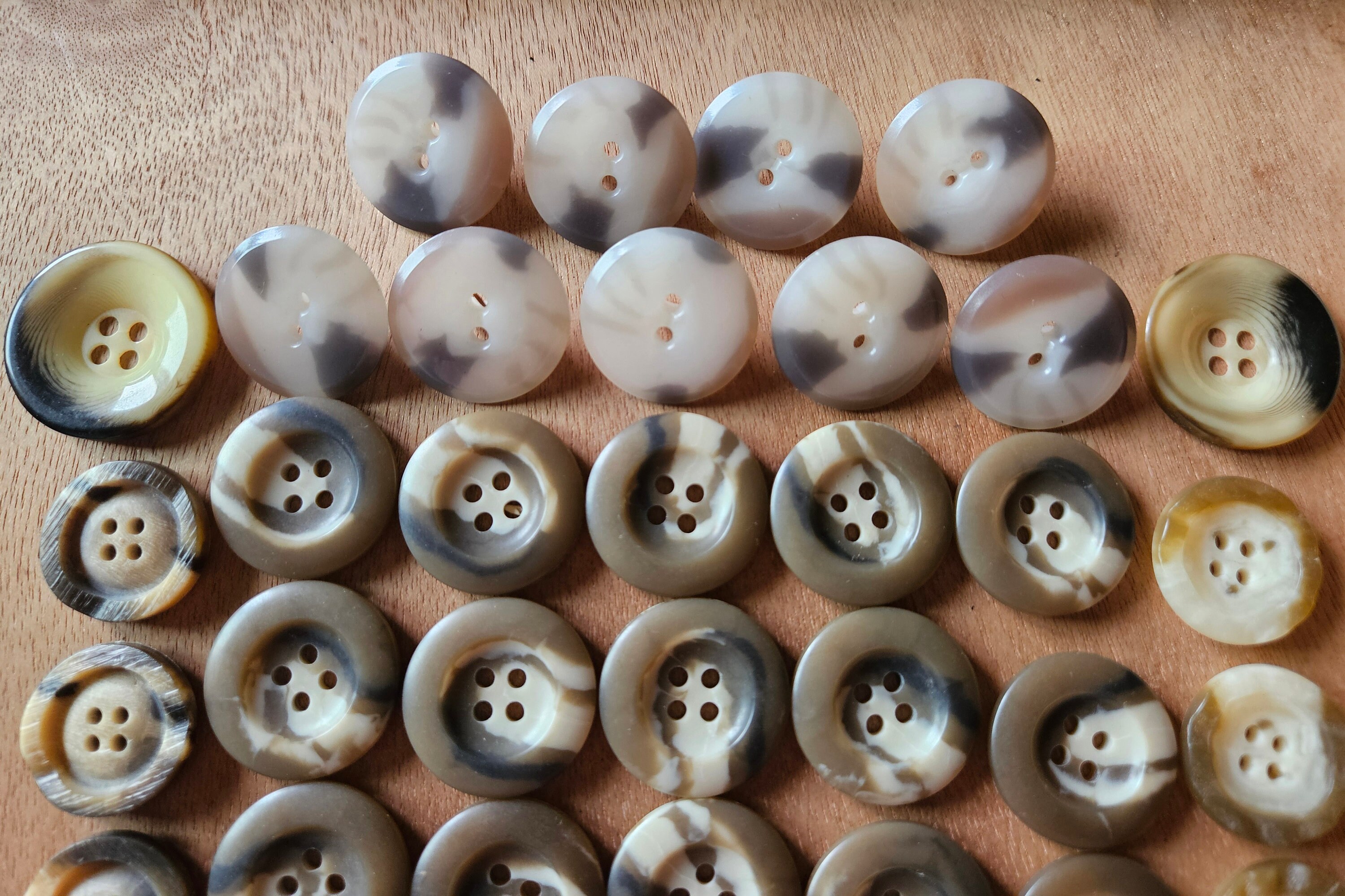 Vintage Molted Plastic Coat Buttons/vintage Brown Tan Coat Buttons ...