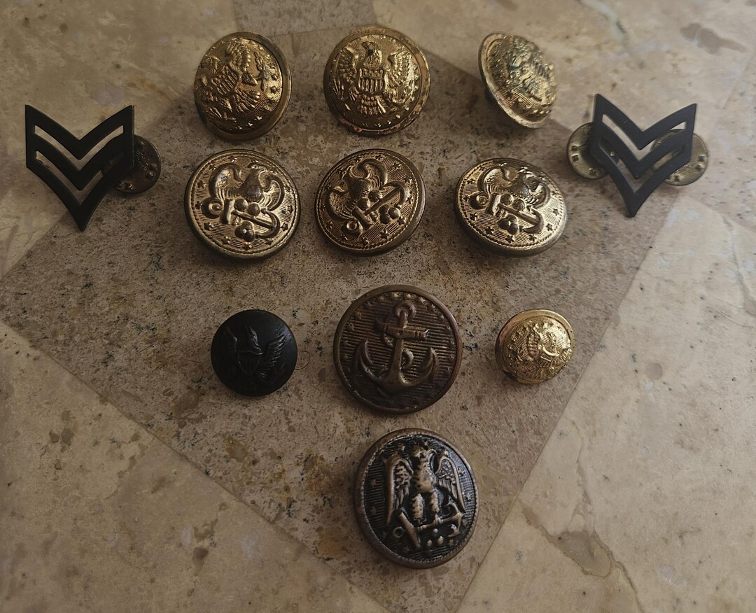 Vintage Army Sergeant Black Metal Pin/vintage Eagle Buttons/vintage ...