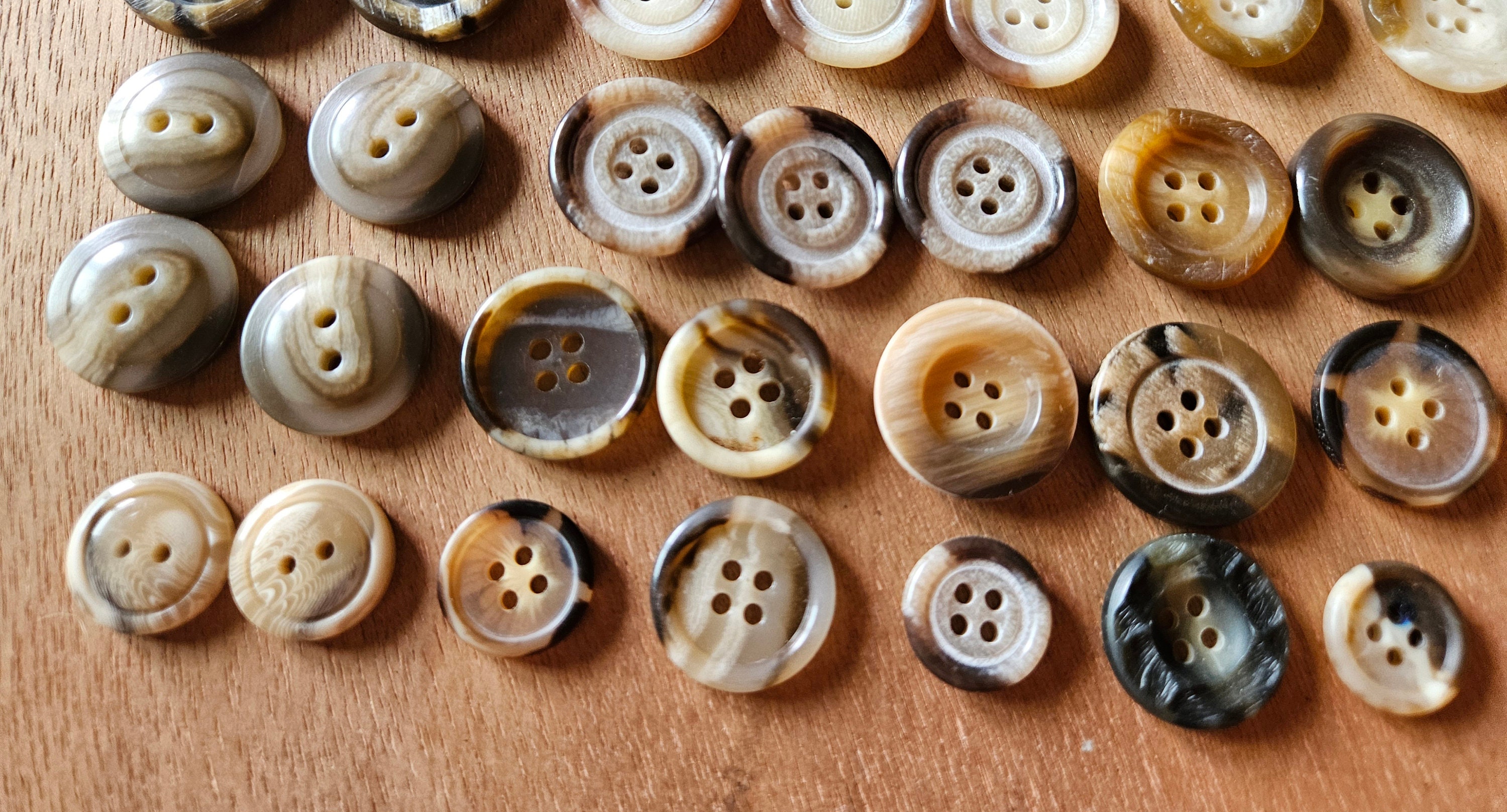 Vintage Molted Plastic Coat Buttons/vintage Brown Tan Coat Buttons ...