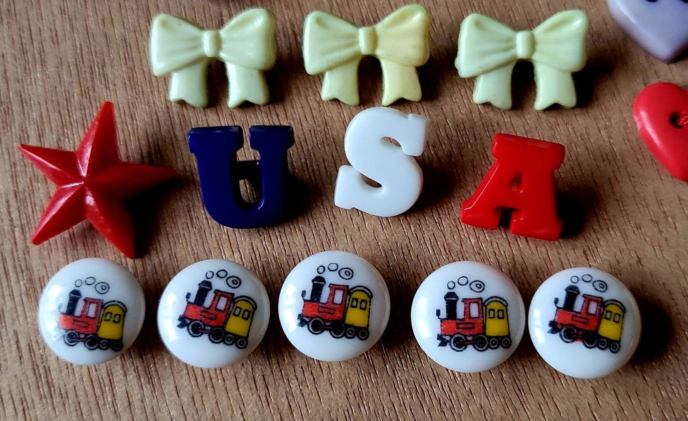 Vintage Realistic Buttons/vintage Novelty Buttons/vintage Figurative ...