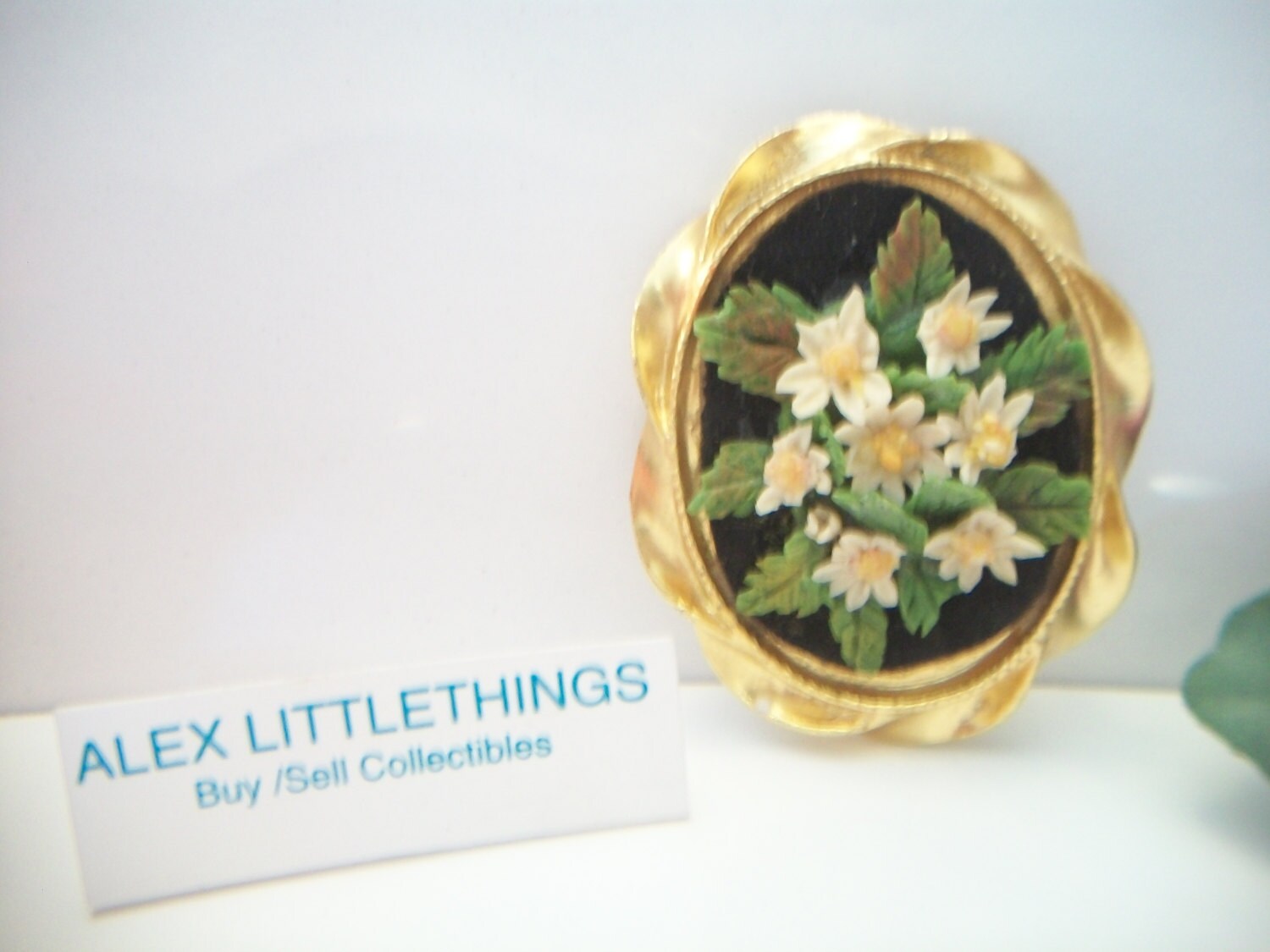 SALE Vintage Oval Floral Brooch Pin Daisy for Her Spring - Etsy