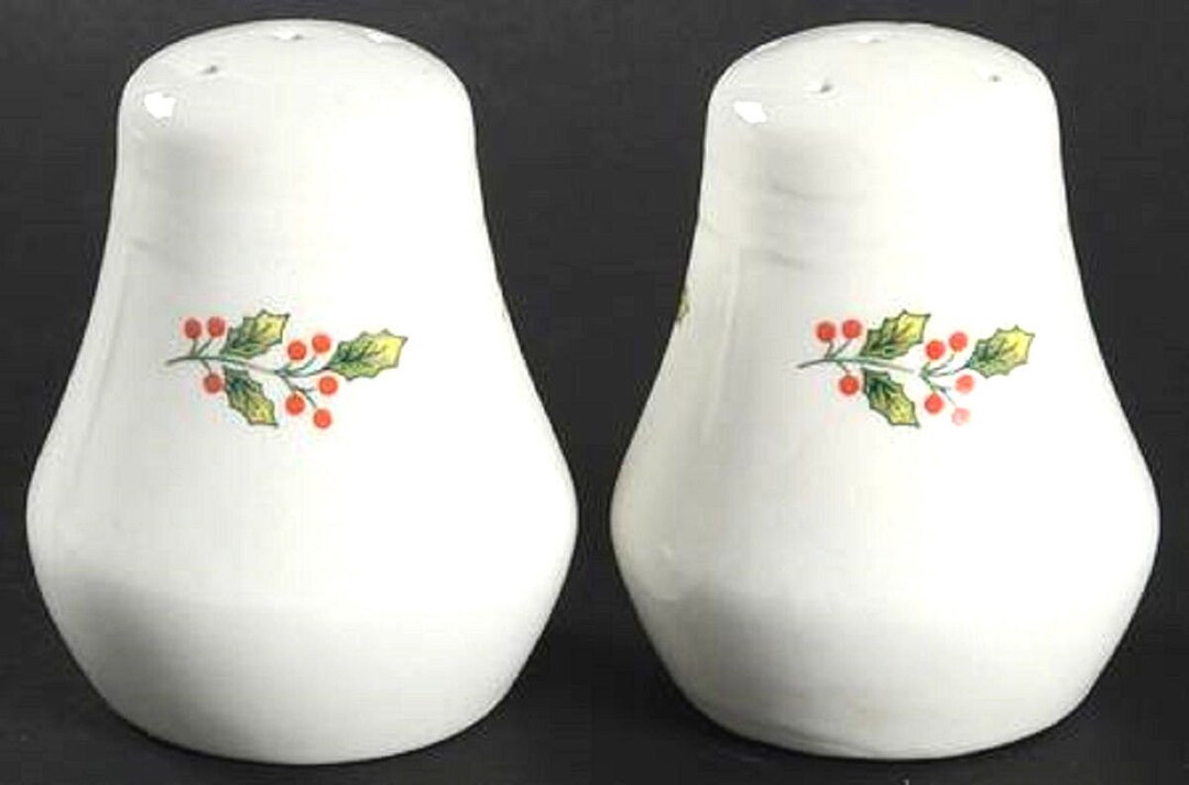 Vintage Gibson Christmas Salt Pepper Shakers Holiday Winter Holly ...