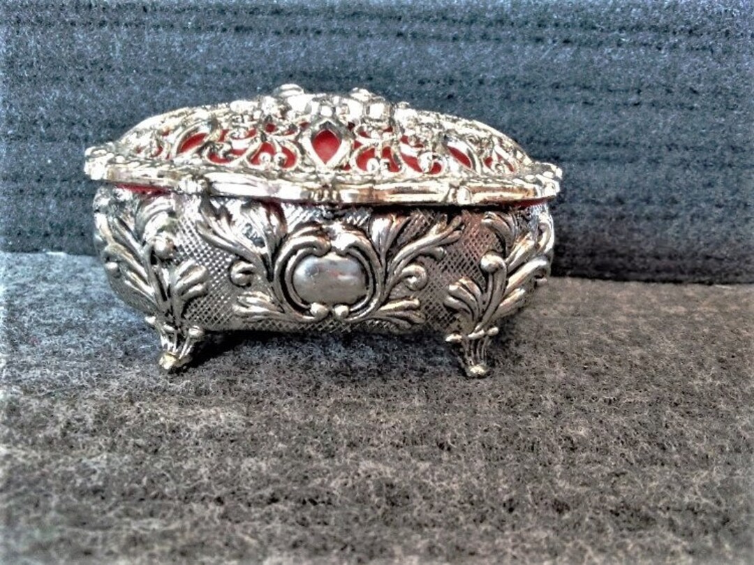 Vintage Silver Tone Medal Emboss Jewelry Trinket Box Made in Japan ...