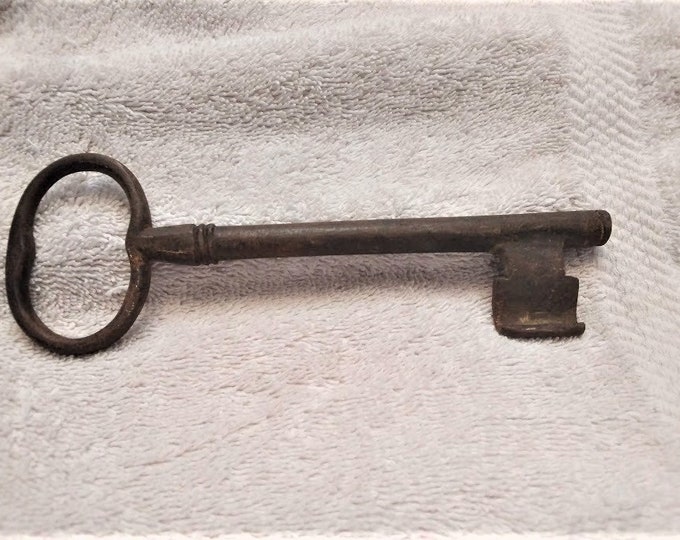 Antique Large Iron Metal Skeleton Key Circa 1800’s Rusty 7"long Front ...